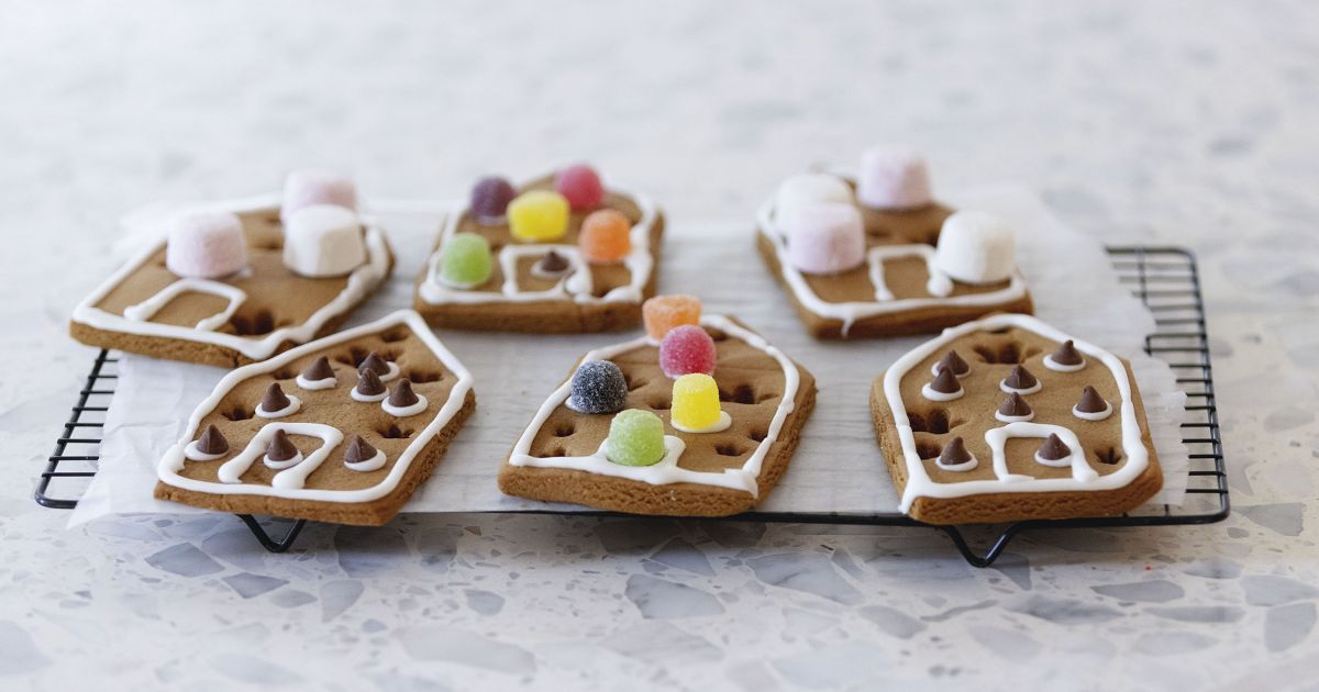 Gingerbread Cubby House Recipe | Charity Bake Sale Ideas